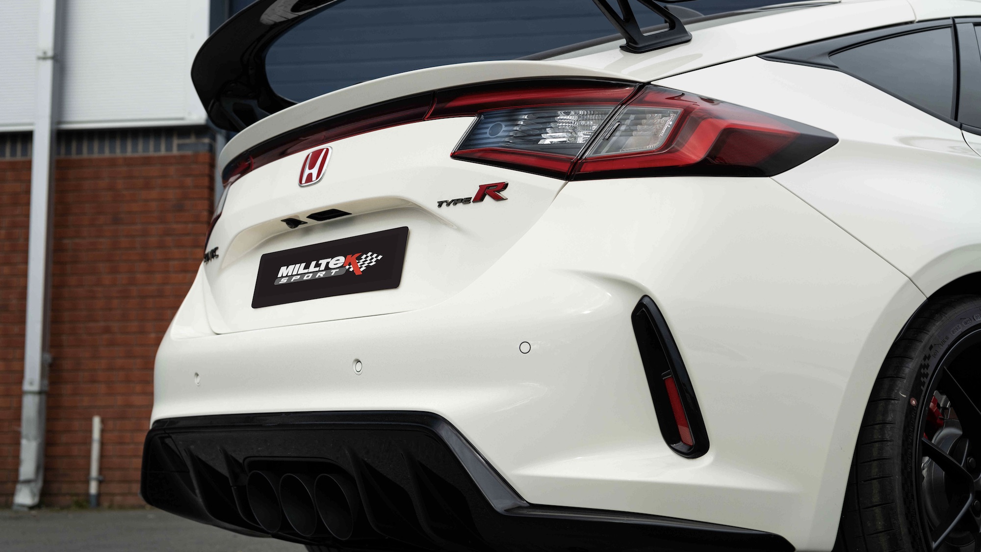 Yes, you can already add a fully sick exhaust to the new Civic Type R ...