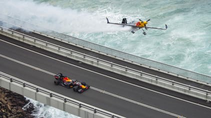 Want to see Daniel Ricciardo slide an F1 car around Australia? | Top Gear