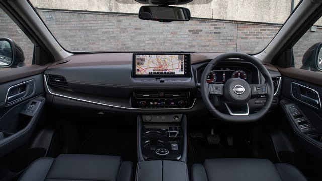 Nissan X-Trail Interior Layout & Technology | Top Gear