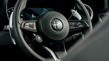 Alfa Romeo Giulia Interior Layout & Technology | Top Gear
