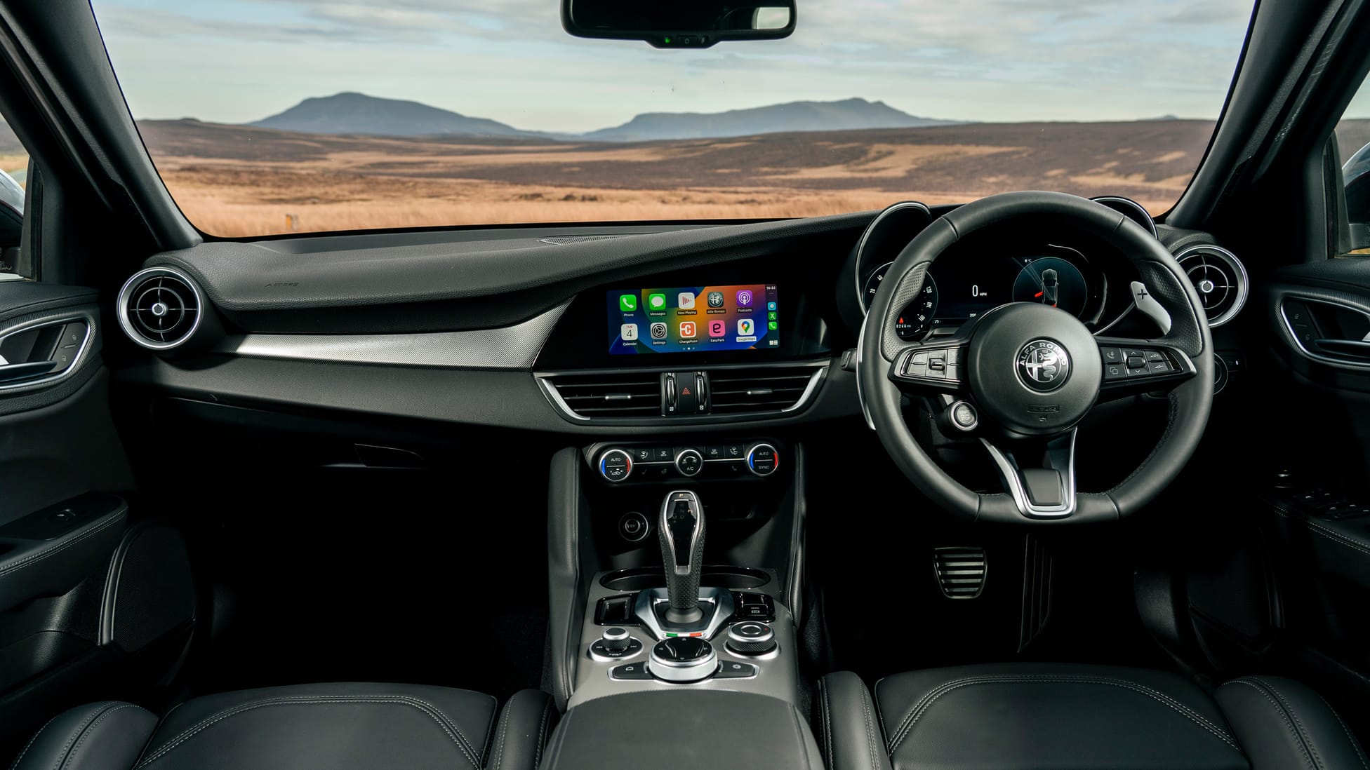 Alfa Romeo Giulia Driving, Engines & Performance | Top Gear