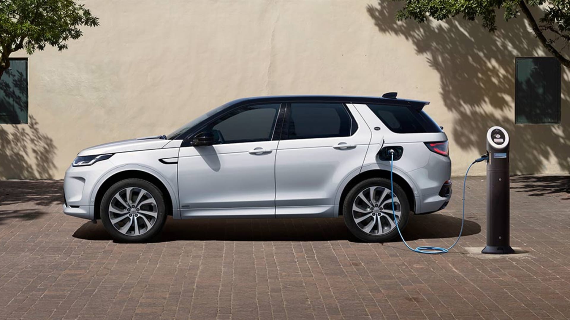 Jaguar Land Rover might open a massive UK battery factory | Top Gear