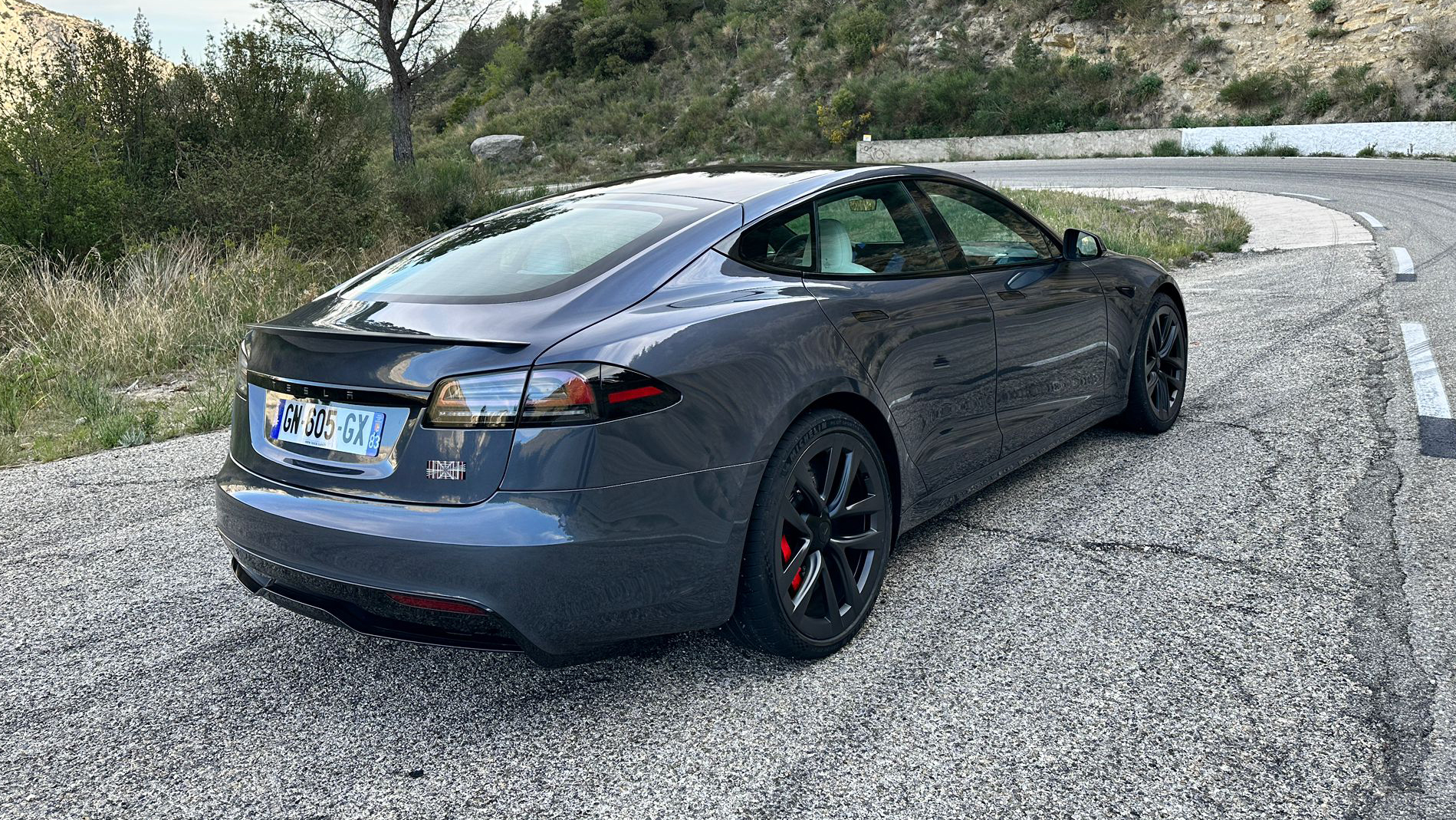 Tesla Model S Plaid Track Package review: many upgrades for Chiron ...