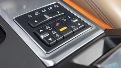 Range Rover L322 review: third-gen luxury SUV is solid gold Reviews ...