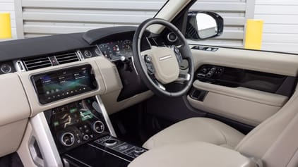 Range Rover L405 review: eschews sportiness for outright luxury Reviews ...