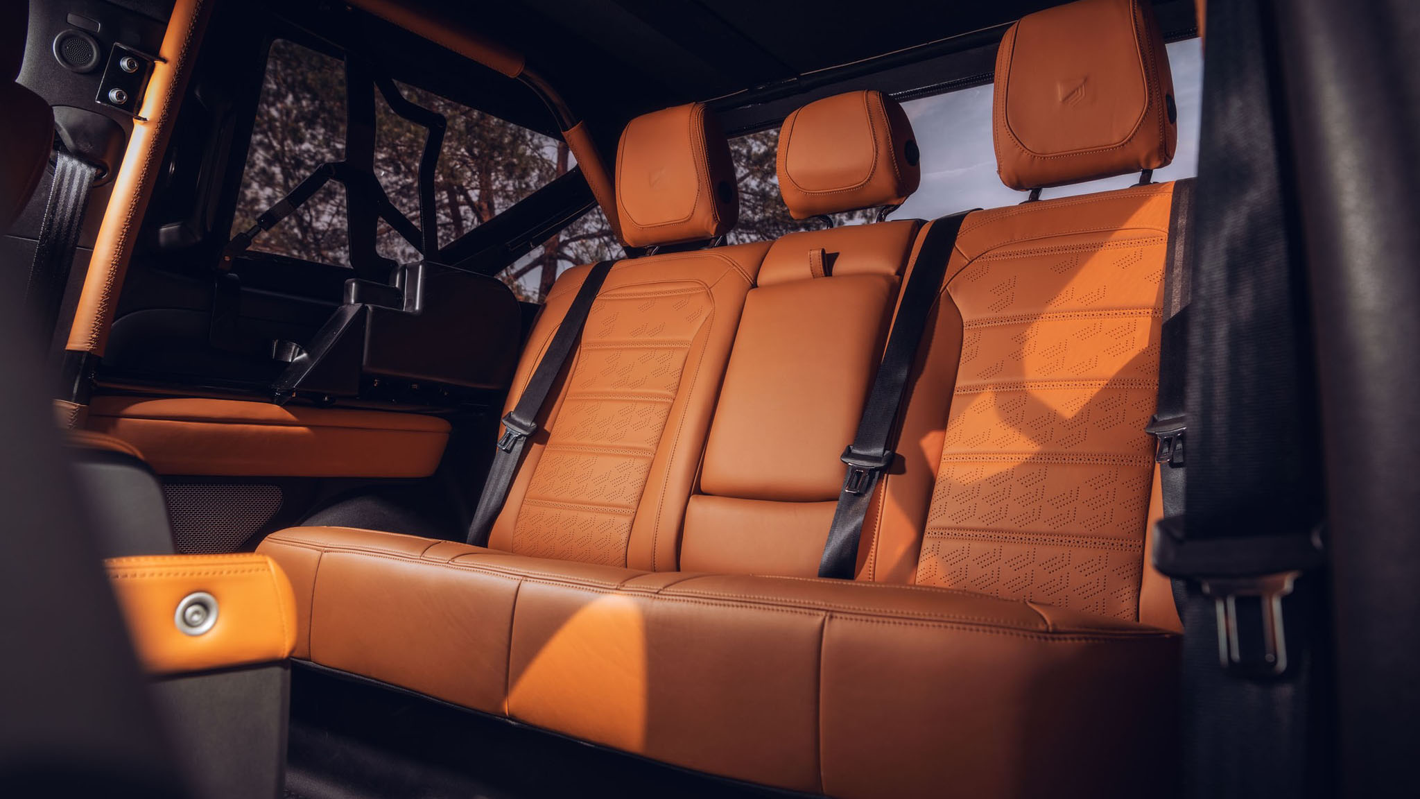 A Dutch modifier has built a Land Rover Defender 90 convertible ...