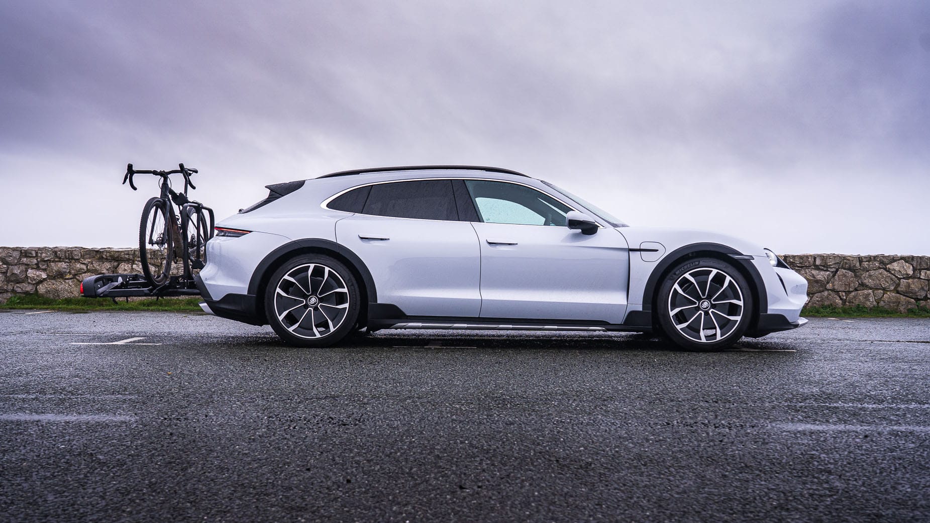 Porsche Taycan bike rack review: proper gadget or an expensive gimmick ...