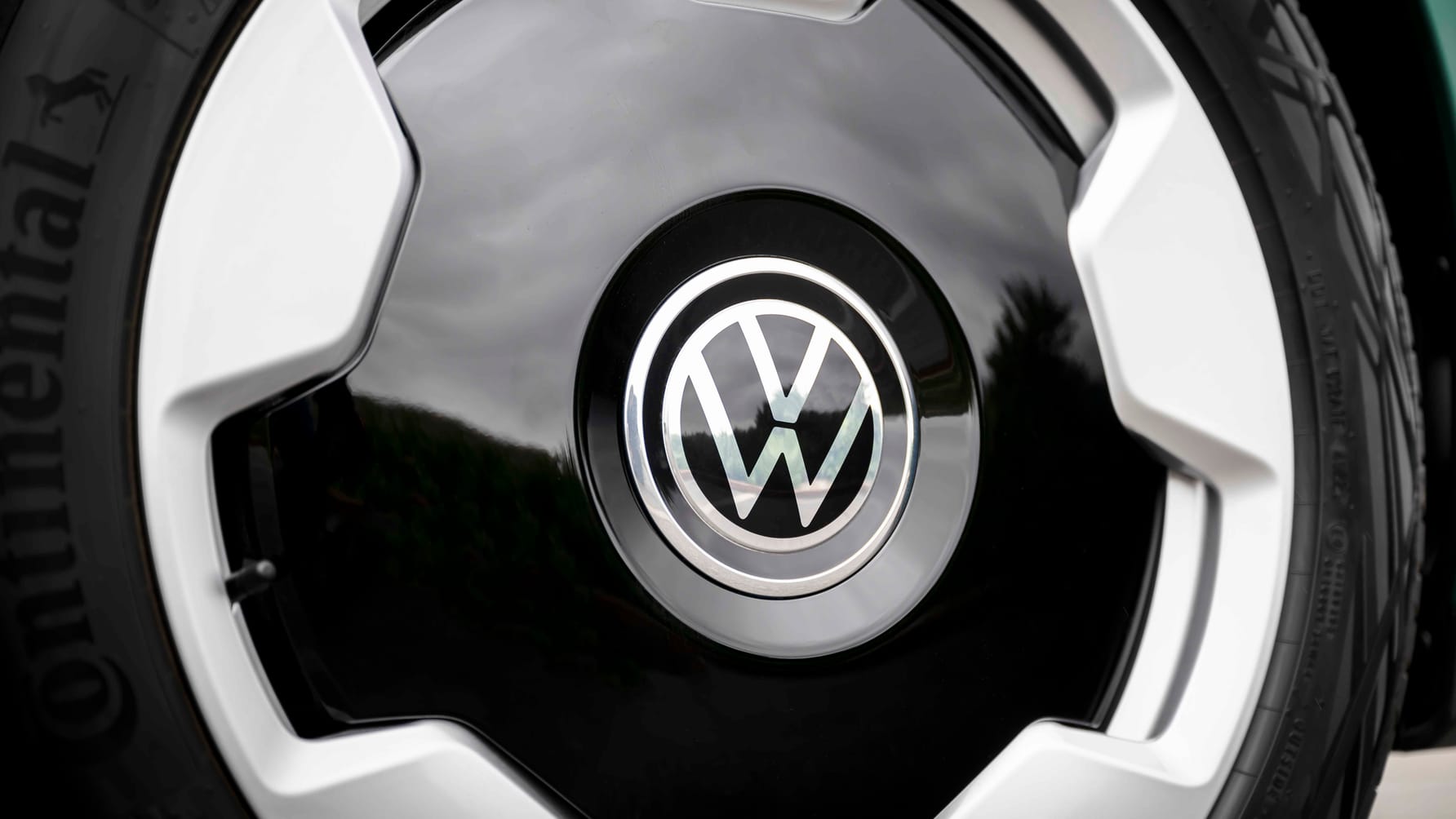 Volkswagen reveals seven-seat, long-wheelbase ID. Buzz, confirms fast ...