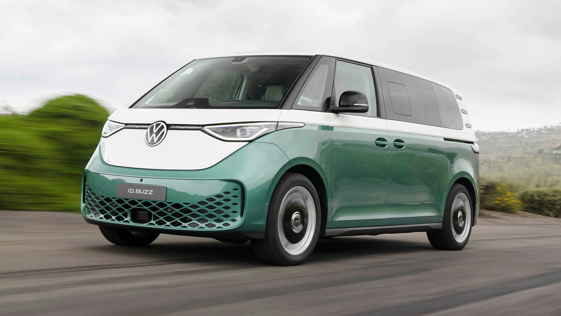 Volkswagen reveals seven-seat, long-wheelbase ID. Buzz, confirms fast ...