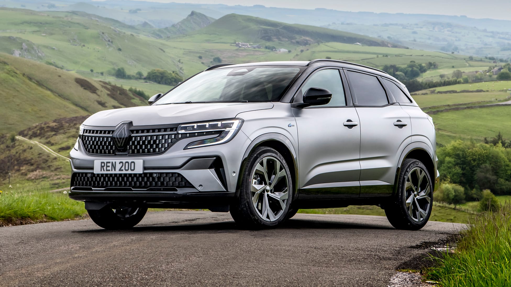 Renault Austral Interior Layout & Technology | Top Gear