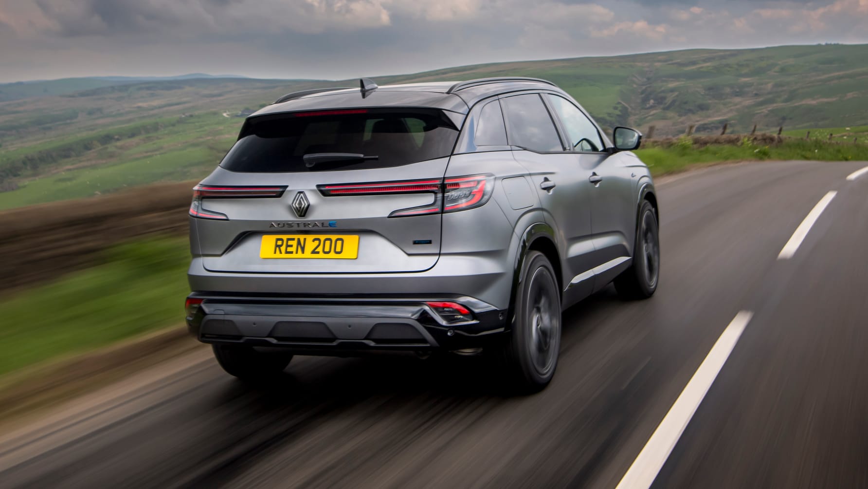 Renault Austral Interior Layout & Technology | Top Gear