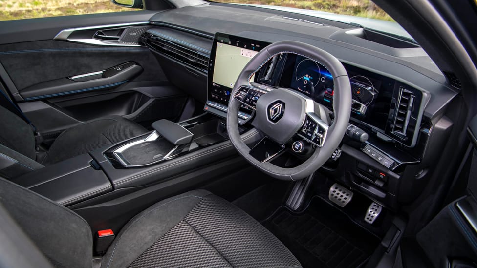 Renault Austral Interior Layout & Technology | Top Gear