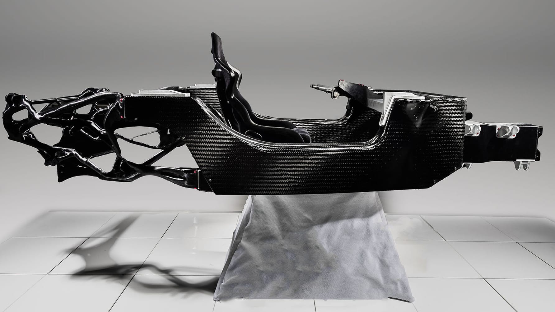 F1 supplier reveals off-the-shelf high-performance carbon road chassis ...