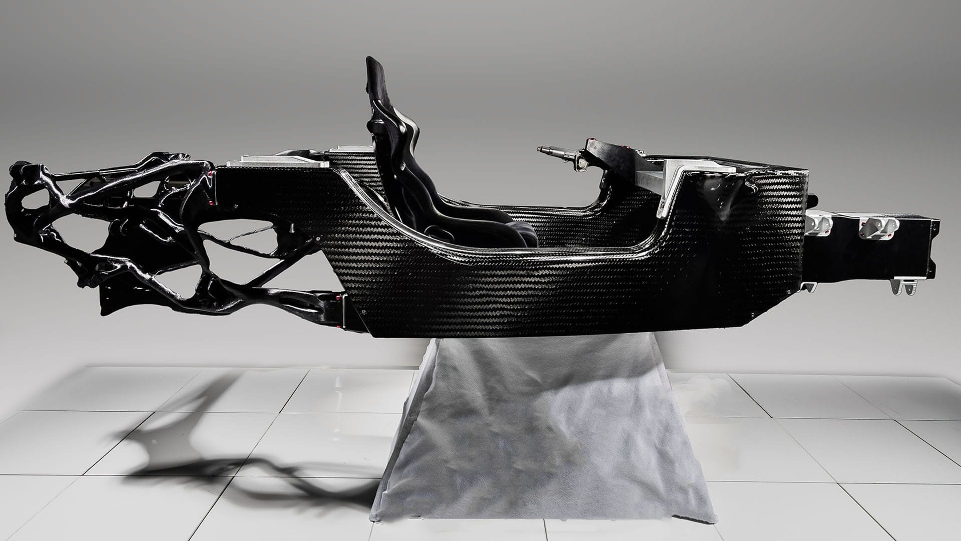 F1 supplier reveals off-the-shelf high-performance carbon road chassis ...