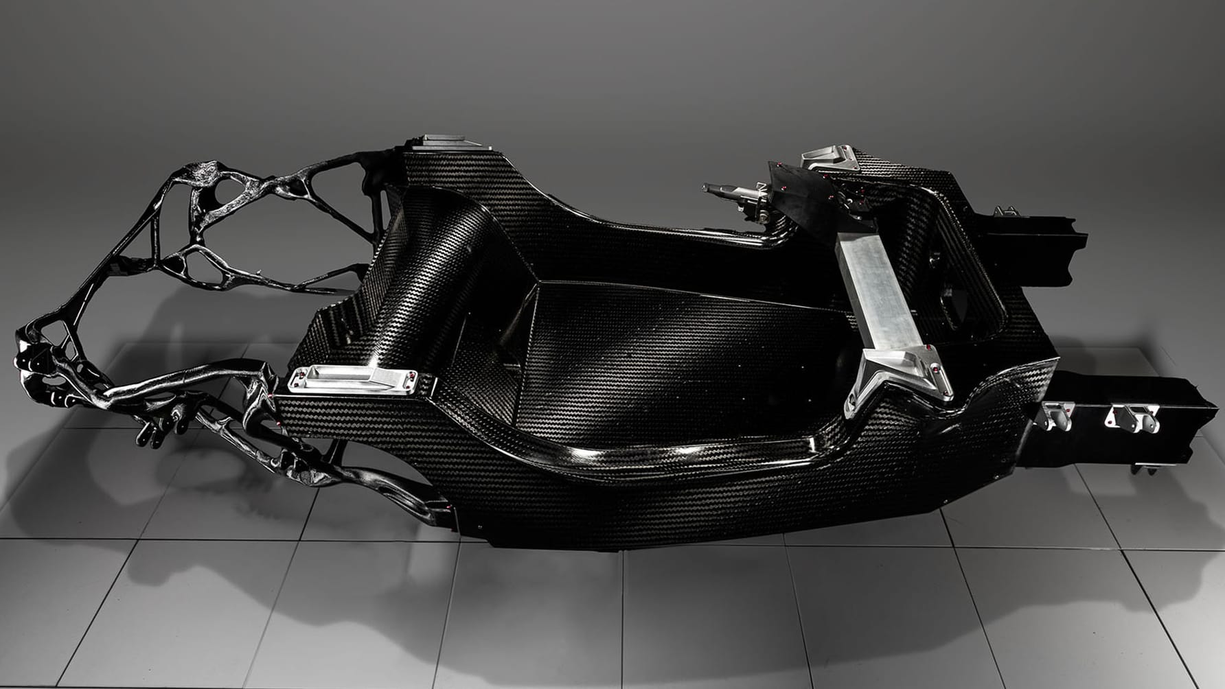 F1 supplier reveals off-the-shelf high-performance carbon road chassis ...