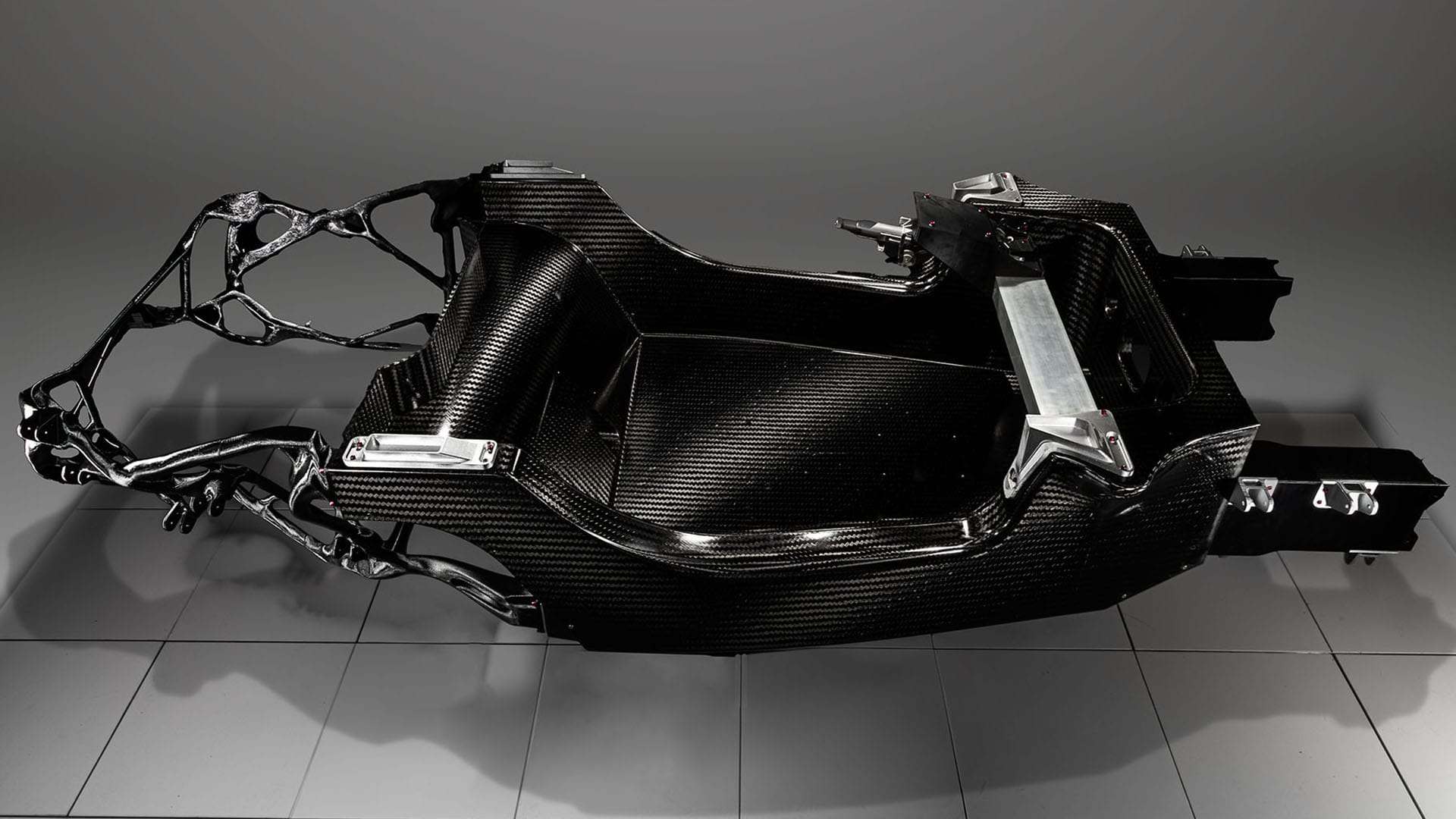 F1 supplier reveals off-the-shelf high-performance carbon road chassis ...