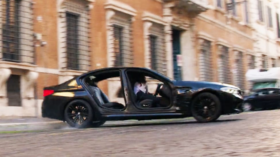 Tom Cruise drifts an electric Fiat 500 one-handed in the new Mission ...