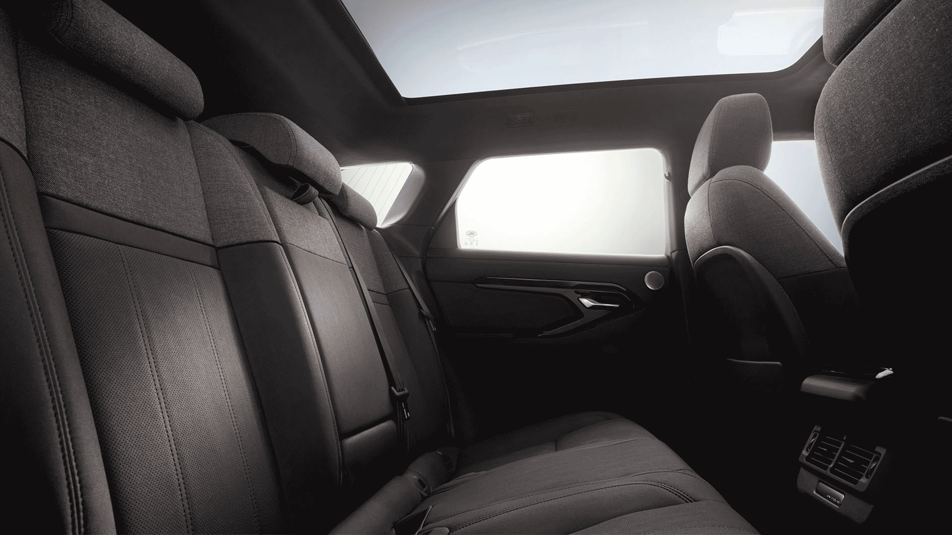 The new facelifted Range Rover Evoque has done away with interior ...