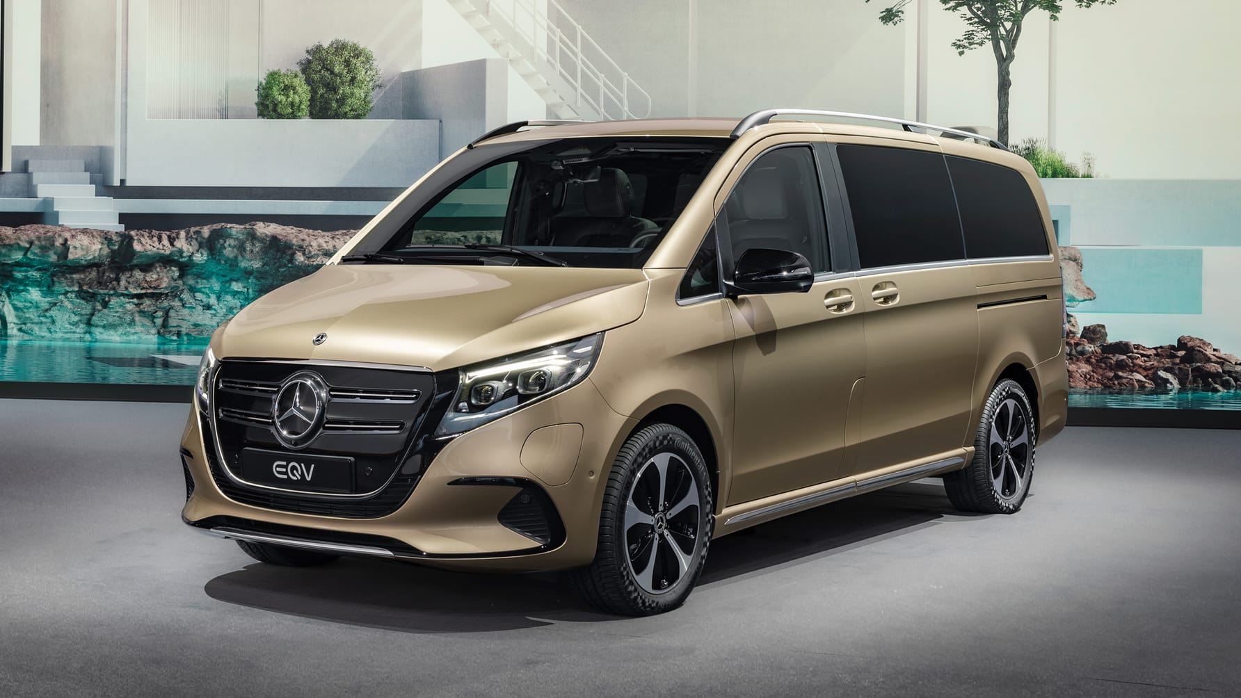 Mercedes has facelifted its many mid-sized vans | Top Gear