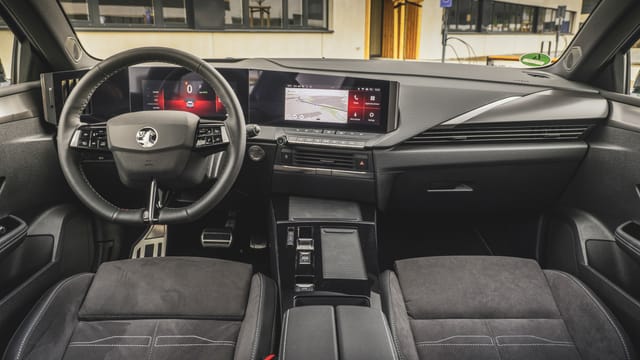 Vauxhall Astra Electric Driving, Engines & Performance | Top Gear