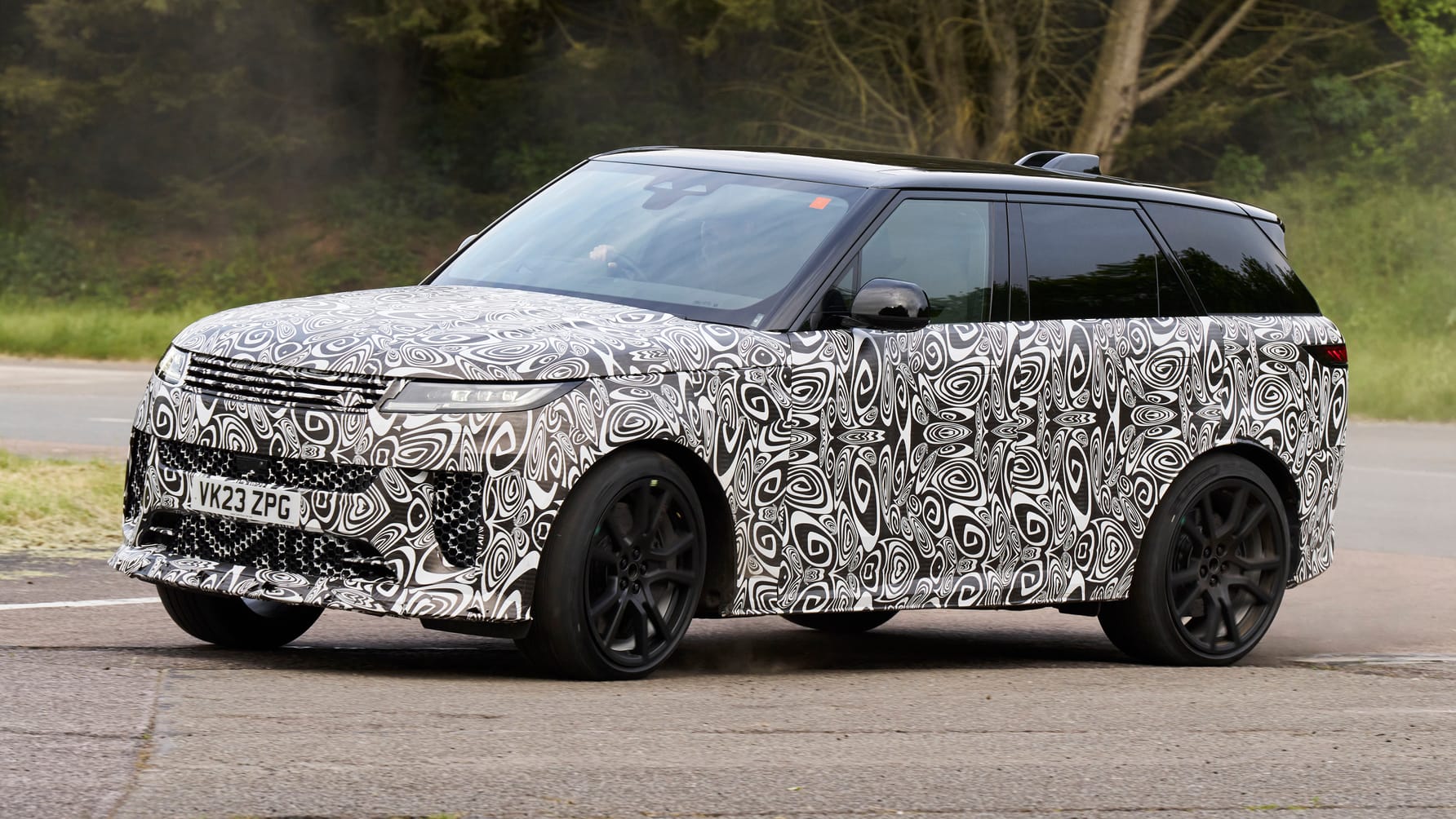Bellowing V8 meets flat cornering: a ride in the 626bhp Range Rover ...