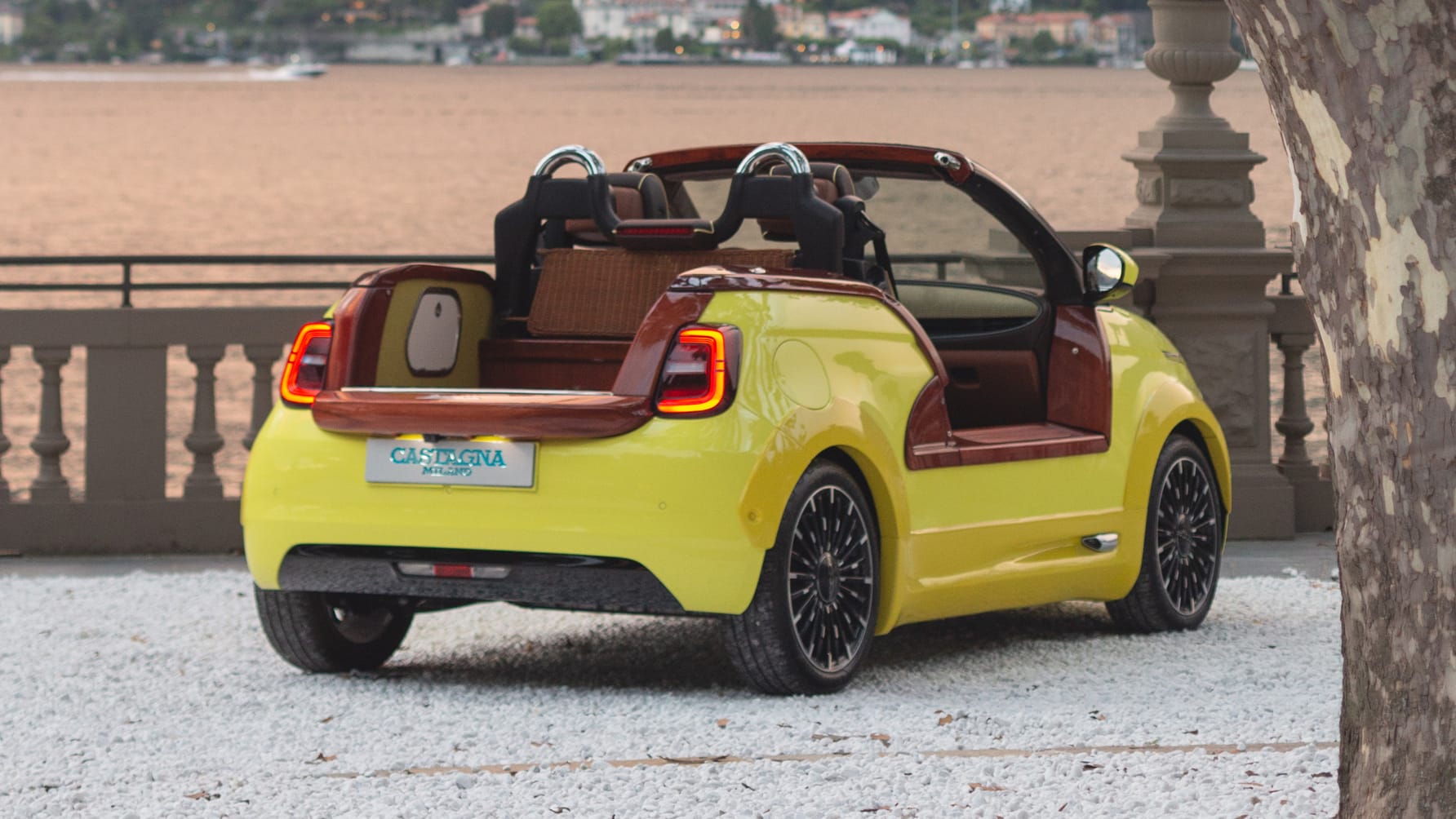 Woah, someone has chopped up an electric Fiat 500 to make it look like ...