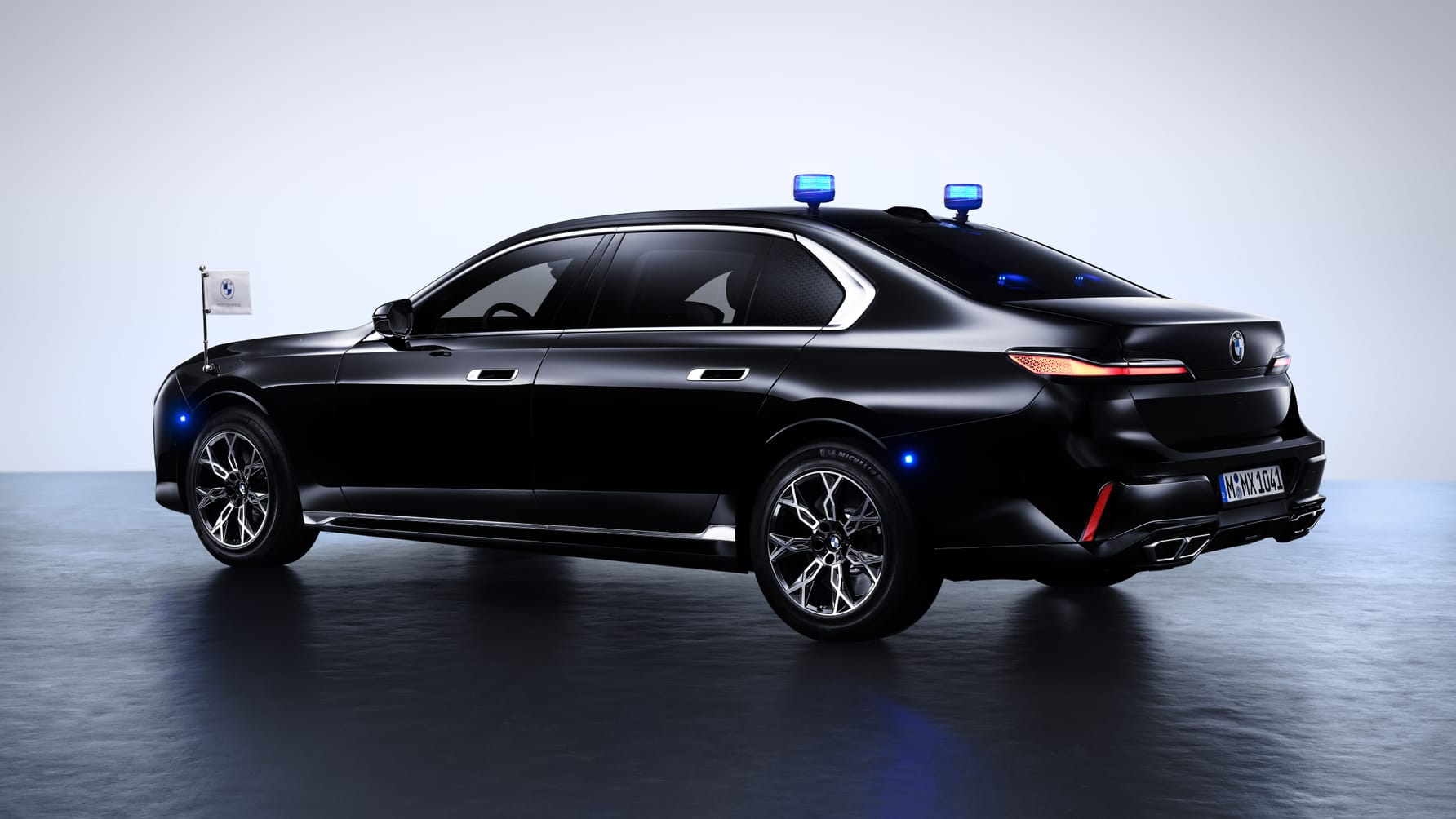 BMW has armoured the new electric i7 and V8 7 Series | Top Gear