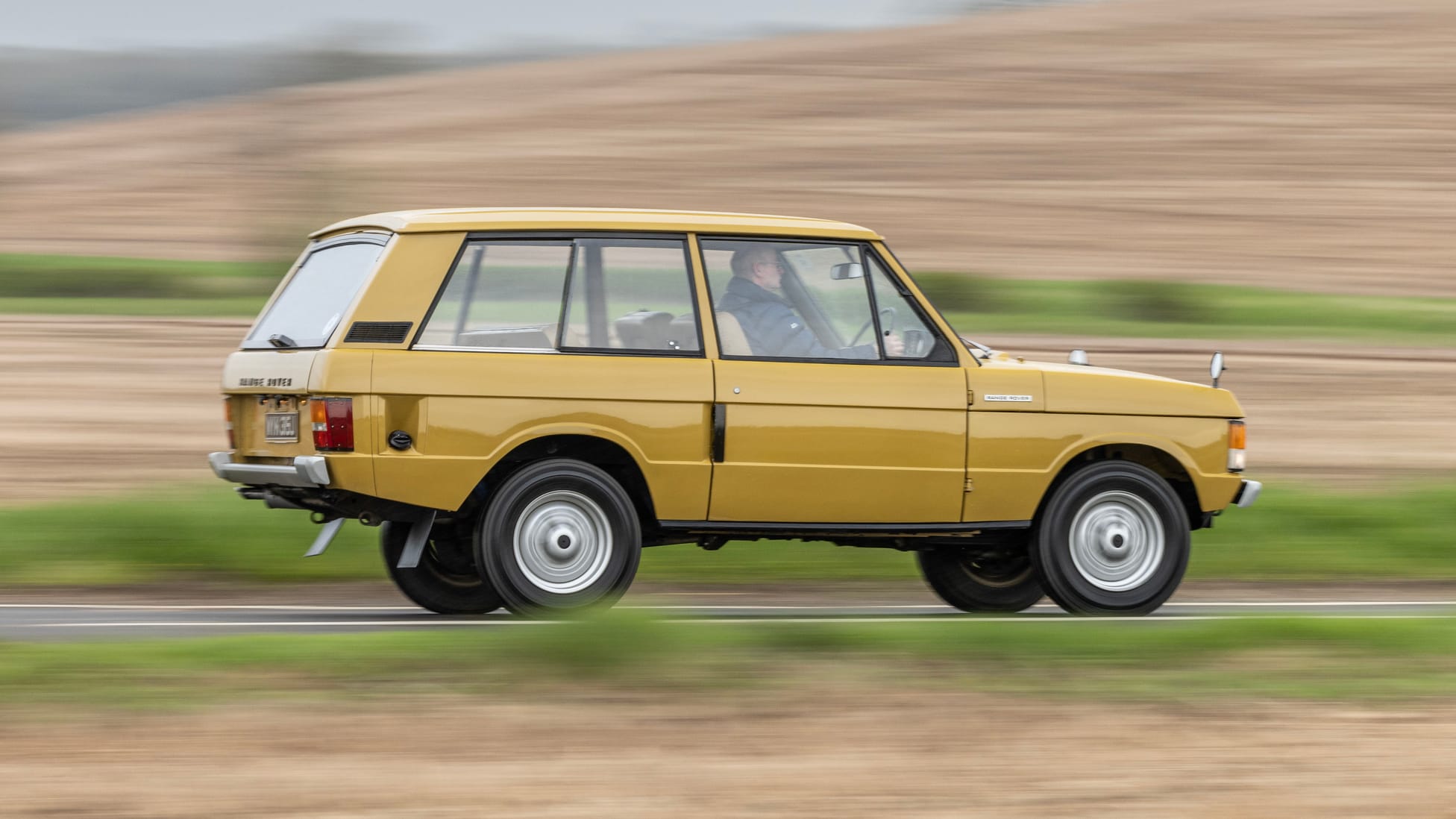 Progress report: 1971 Range Rover vs 2023 Range Rover | Top Gear