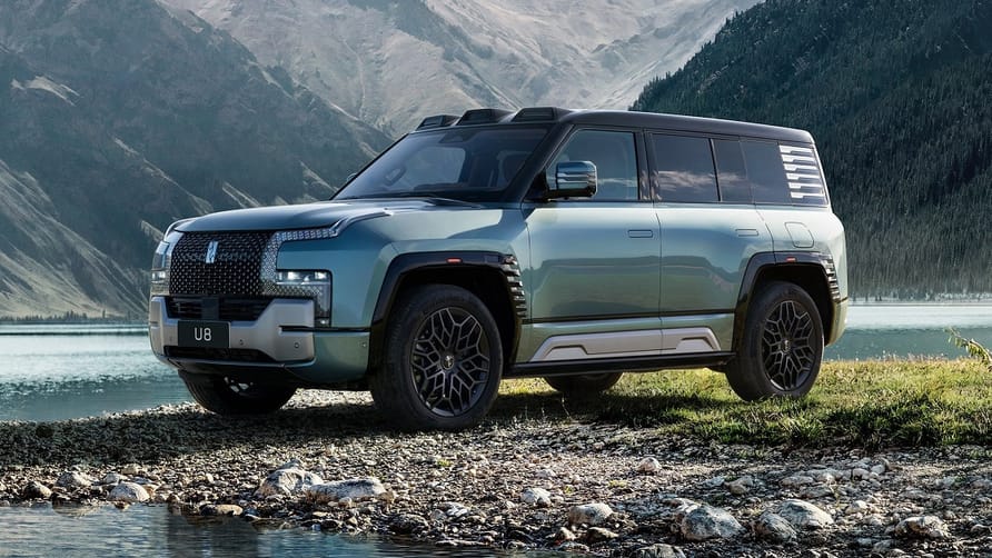 The Yangwang U8 is a 1,184bhp plug-in hybrid SUV that can float on ...