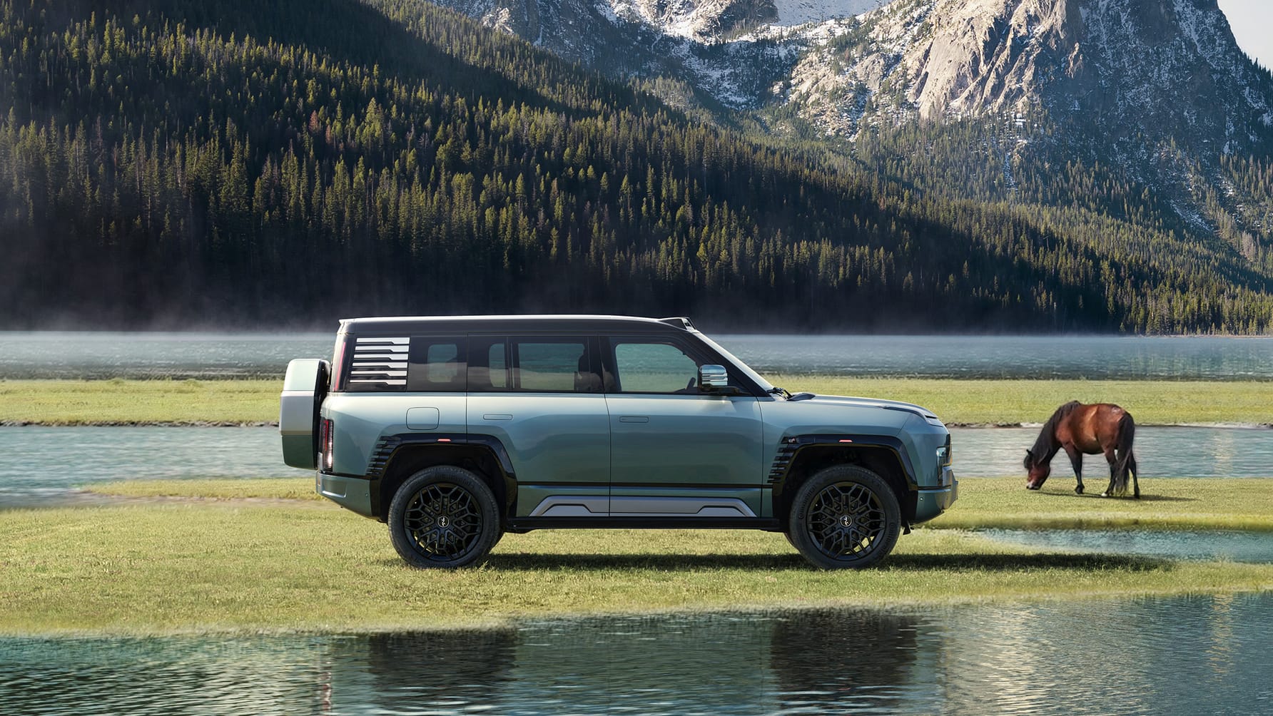 The Yangwang U8 is a 1,184bhp plug-in hybrid SUV that can float on water | Top Gear