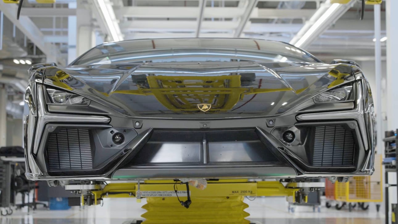 How to make a Lamborghini Revuelto: inside the factory building 1 ...