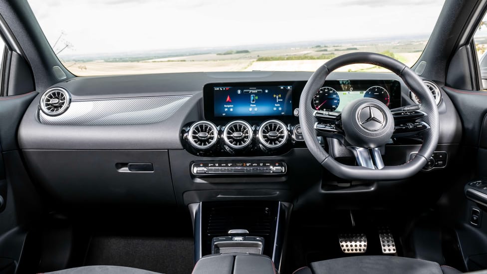 Mercedes-Benz GLA Driving, Engines & Performance | Top Gear