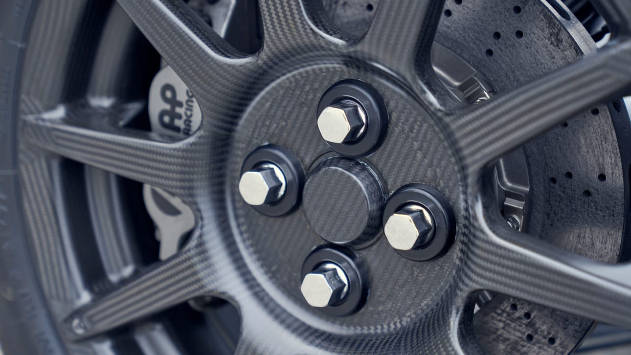 How to turn a standard Ariel Atom into a bewinged Atom 4R | Top Gear