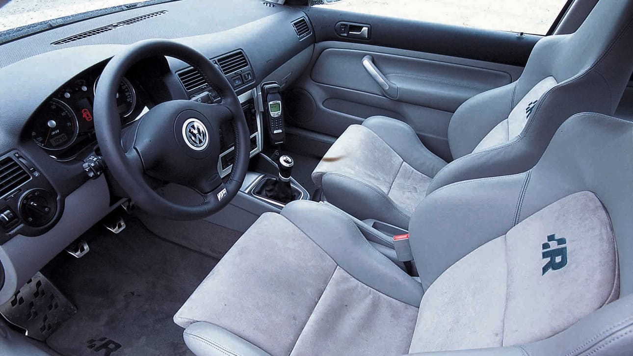 Volkswagen Golf R 20 Years (2022) vs Volkswagen Golf R32 (2002) | Top Gear