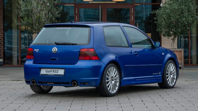 Volkswagen Golf R 20 Years (2022) vs Volkswagen Golf R32 (2002) | Top Gear