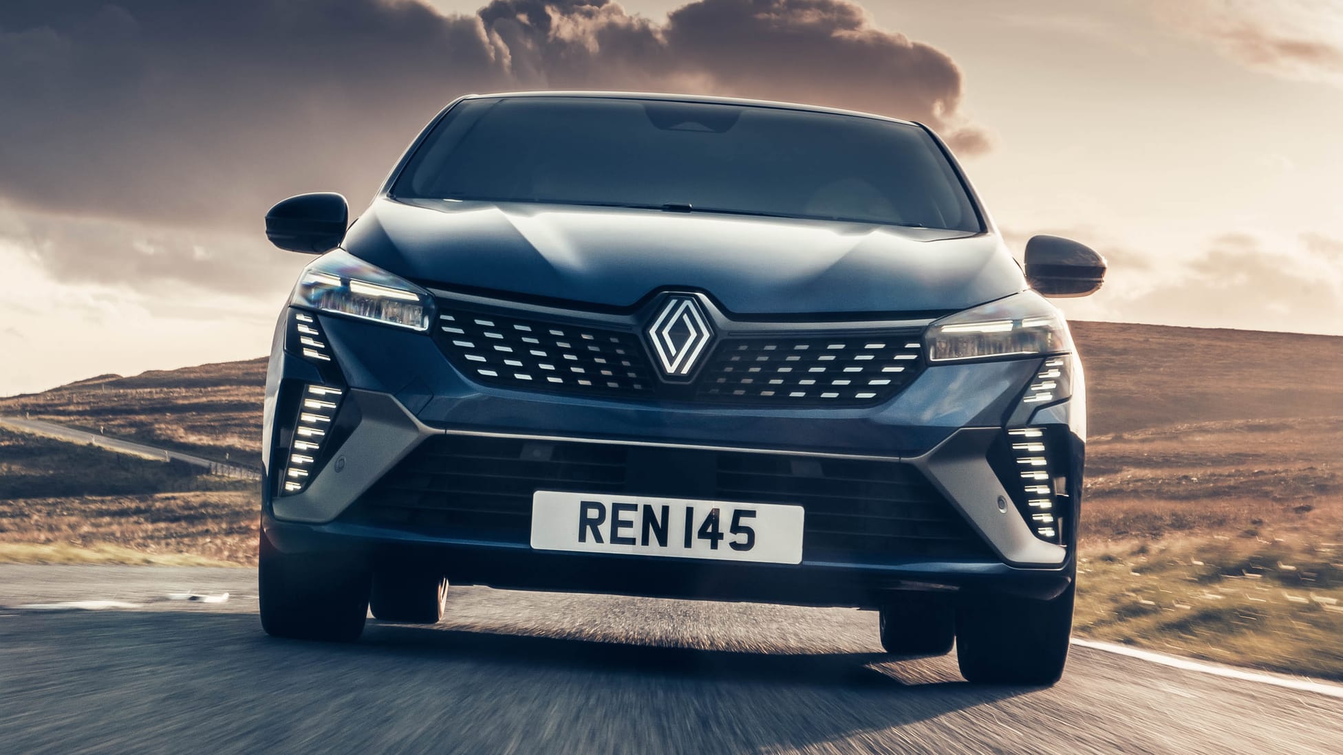 Renault Clio Interior Layout & Technology | Top Gear