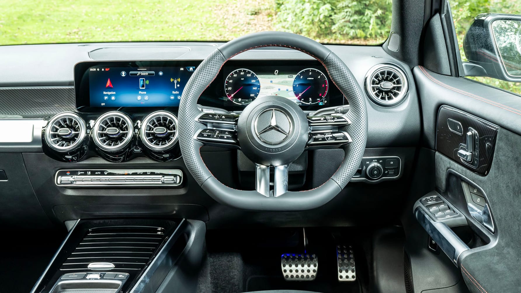 Mercedes-Benz GLB Interior Layout & Technology | Top Gear