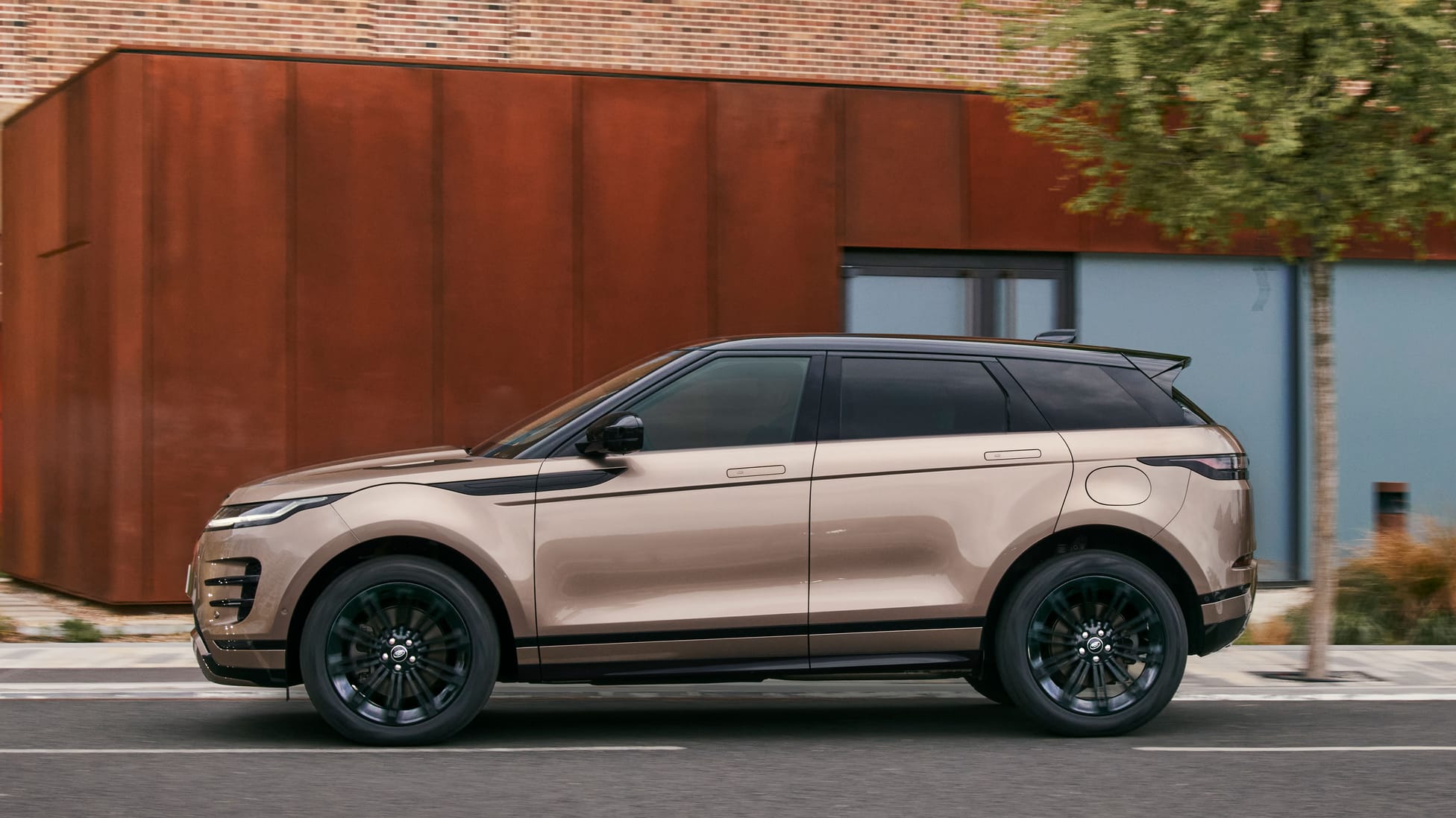Land Rover Range Rover Evoque Review 2025 | Top Gear