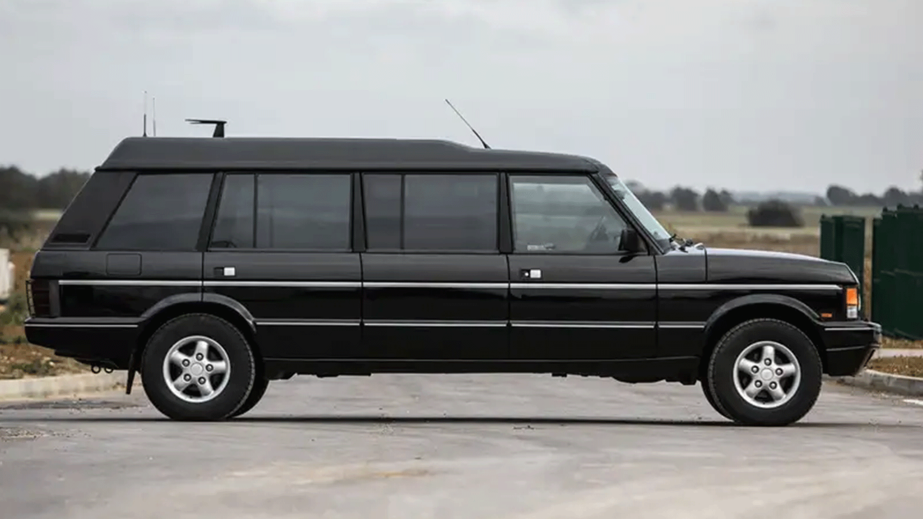 A Sultan of Brunei-commissioned Range Rover Limo has come up for sale ...