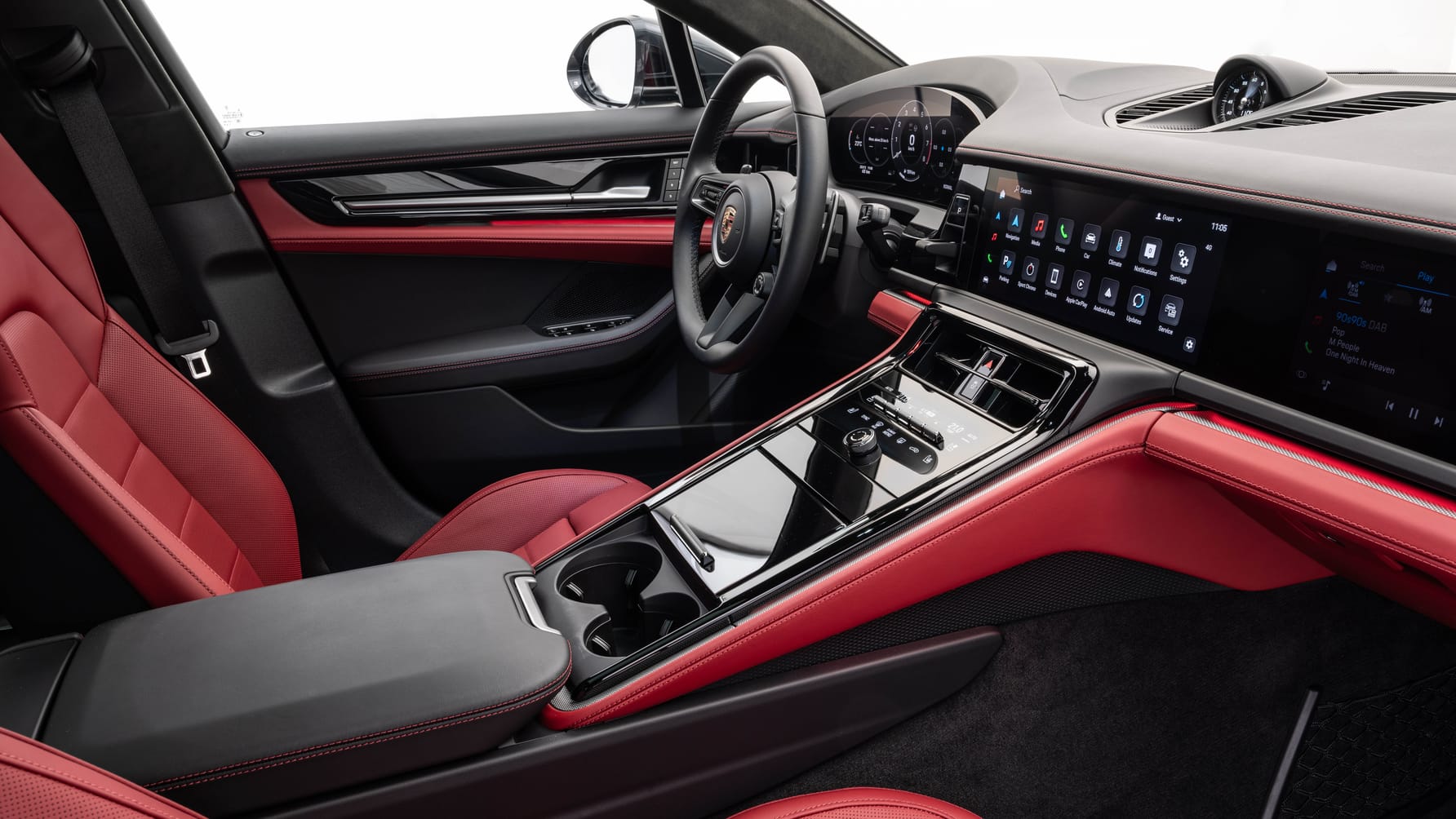 The new Porsche Panamera has many, many screens inside | Top Gear