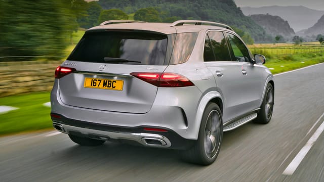 Mercedes-Benz GLE Interior Layout & Technology | Top Gear