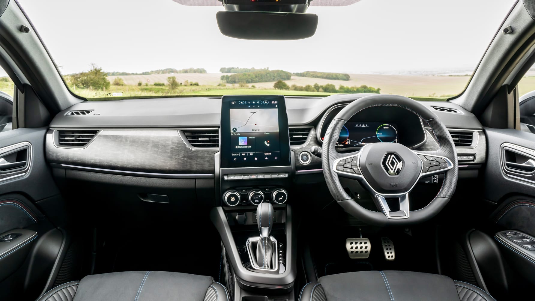 Renault Arkana Interior Layout & Technology | Top Gear