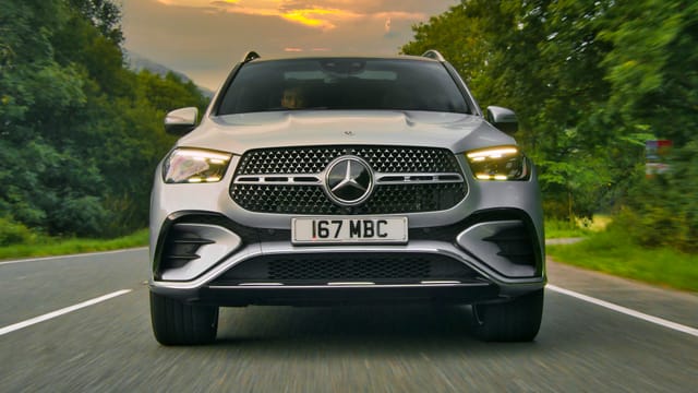 Mercedes-Benz GLE Interior Layout & Technology | Top Gear