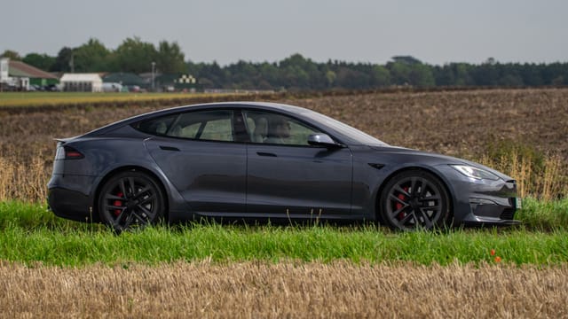 Tesla Model S Interior Layout & Technology | Top Gear
