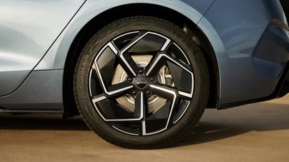 BYD Seal Interior Layout & Technology | Top Gear