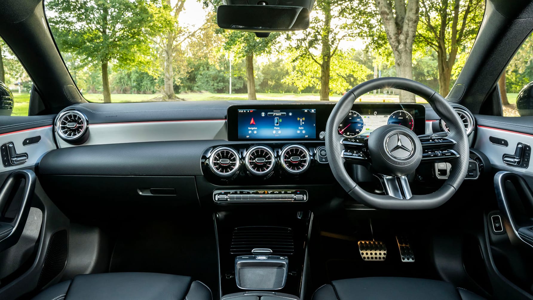 Mercedes-Benz CLA Shooting Brake Interior Layout & Technology | Top Gear