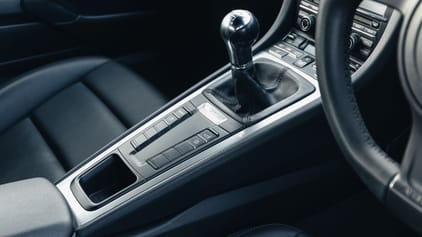 Porsche Cayman 981 Interior Layout & Technology | Top Gear