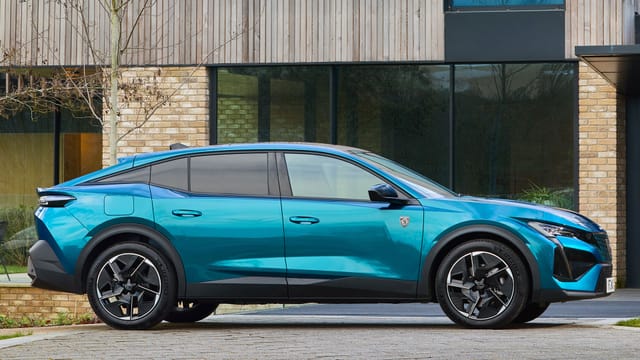 The fully-electric Peugeot 408 and 5008 will arrive later this year ...