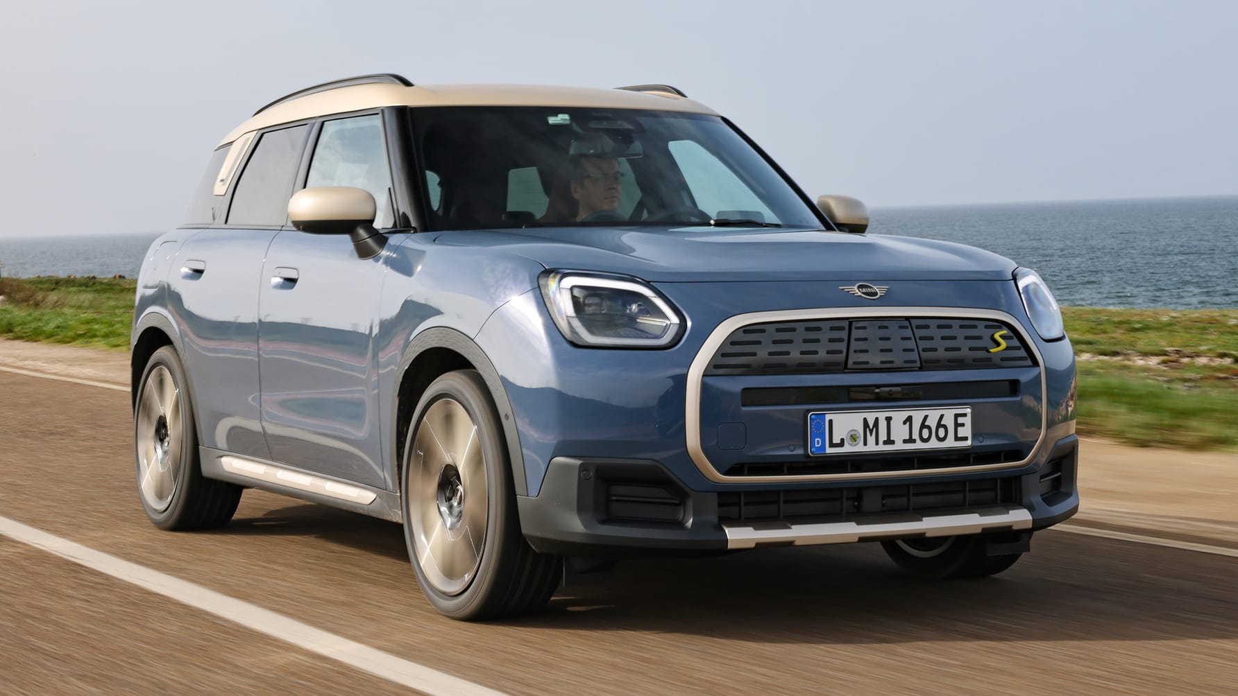 Mini Countryman electric Driving, Engines & Performance | Top Gear