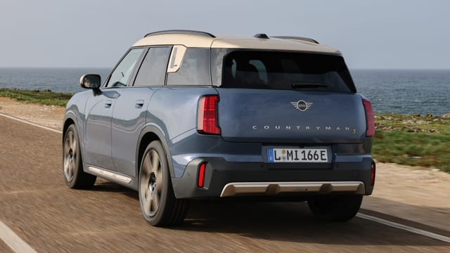 Mini Countryman electric Driving, Engines & Performance | Top Gear